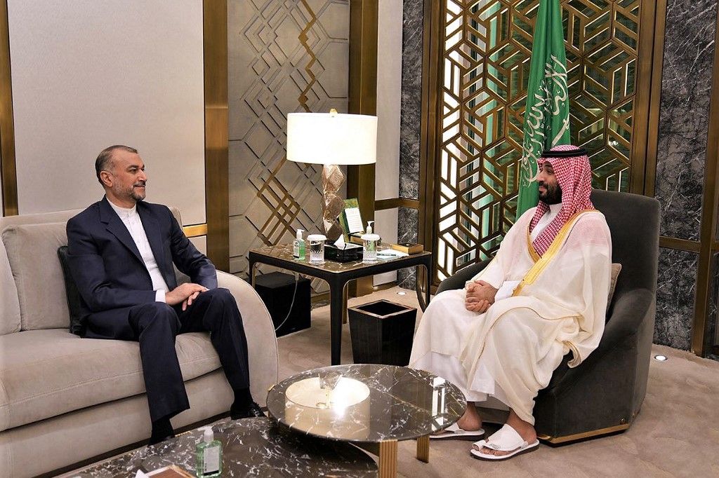 Iranian FM Has Surprise Meeting With Saudi Crown Prince MBS During ...
