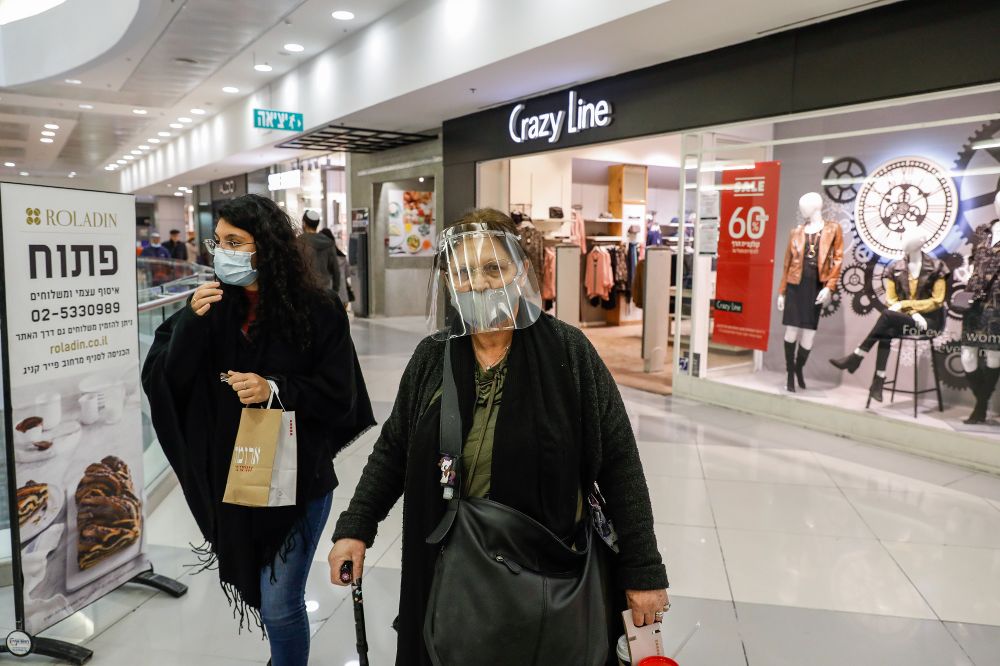 Israel: New Restrictions For Malls, Schools Go Into Effect - i24NEWS