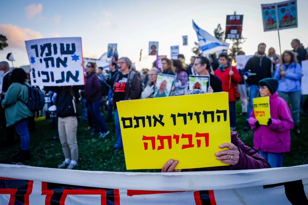 Tel Aviv Takes To The Streets Demanding Elections And Hostage Release ...