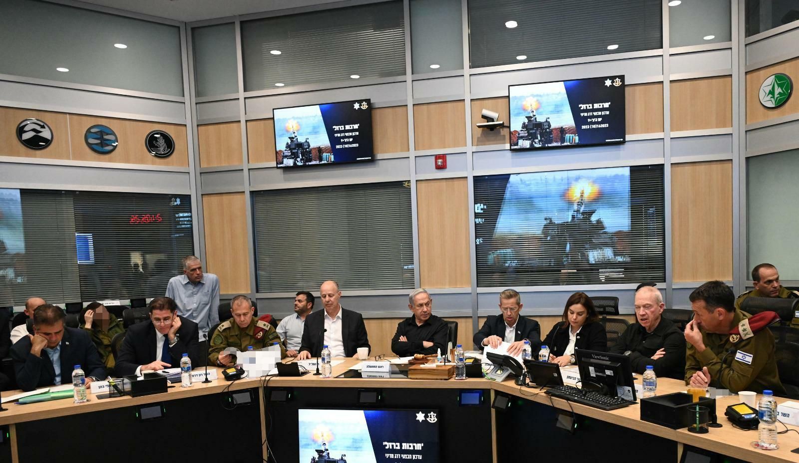 Security Cabinet Debates Return Of West Bank Workers, Skips Vote - i24NEWS