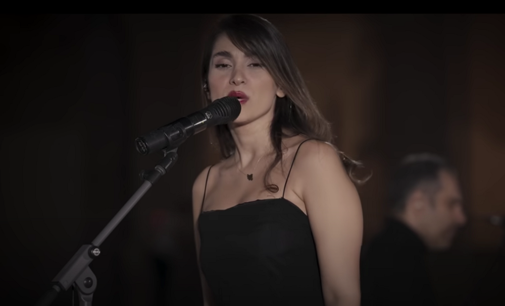 Iran : Une Chanteuse Arrêtée Pour Un Concert Sur YouTube Sans Hijab ...