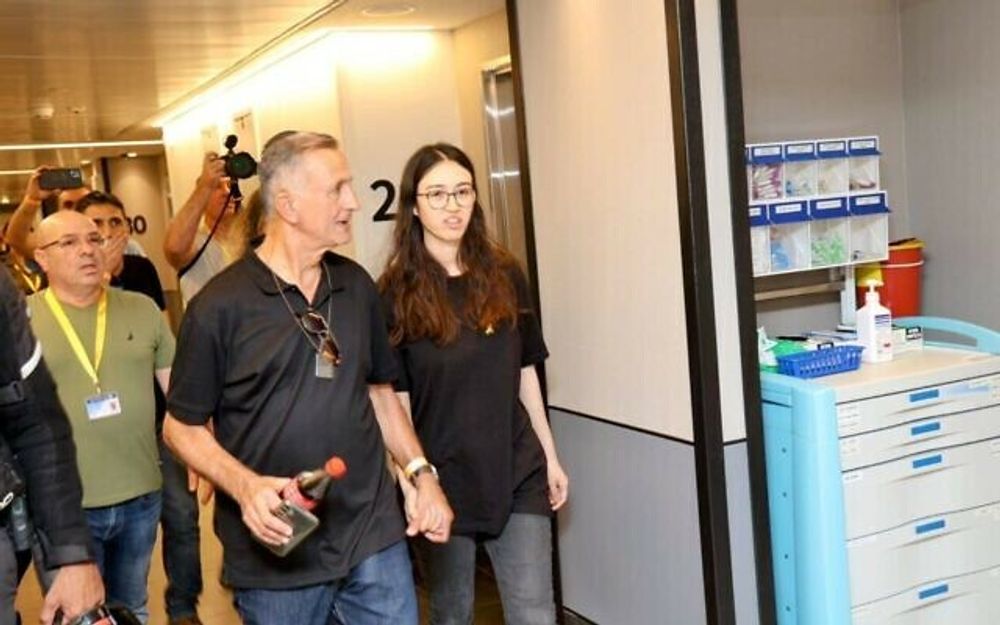 Rescued Hostage Noa Argamani Reunited With Terminally Ill Mother - i24NEWS
