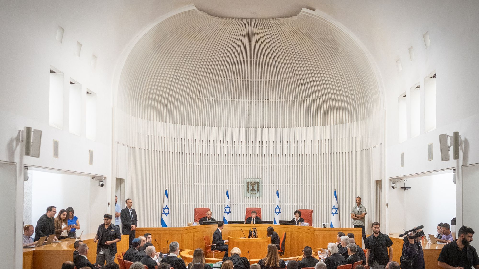 בג"ץ קבע פה אחד: המשטרה לא יכולה לערוך חיפוש בטלפונים של נחקרים ללא צו ...