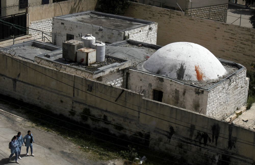 West Bank: Israel Suspends Jewish Visits To Joseph's Tomb In Nablus ...