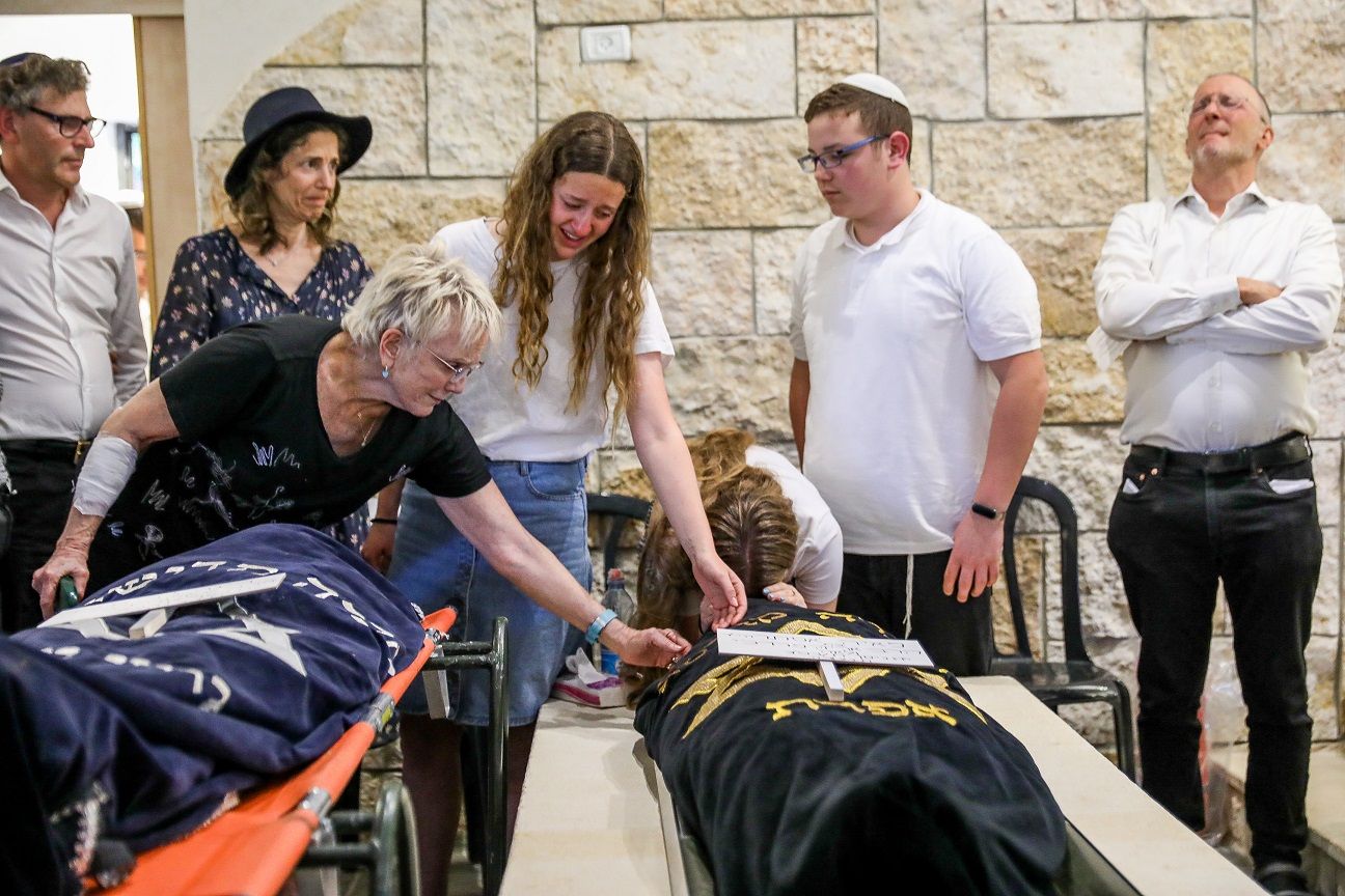 Heartbreaking Atmosphere As Slain British-Israeli Sisters Brought To ...