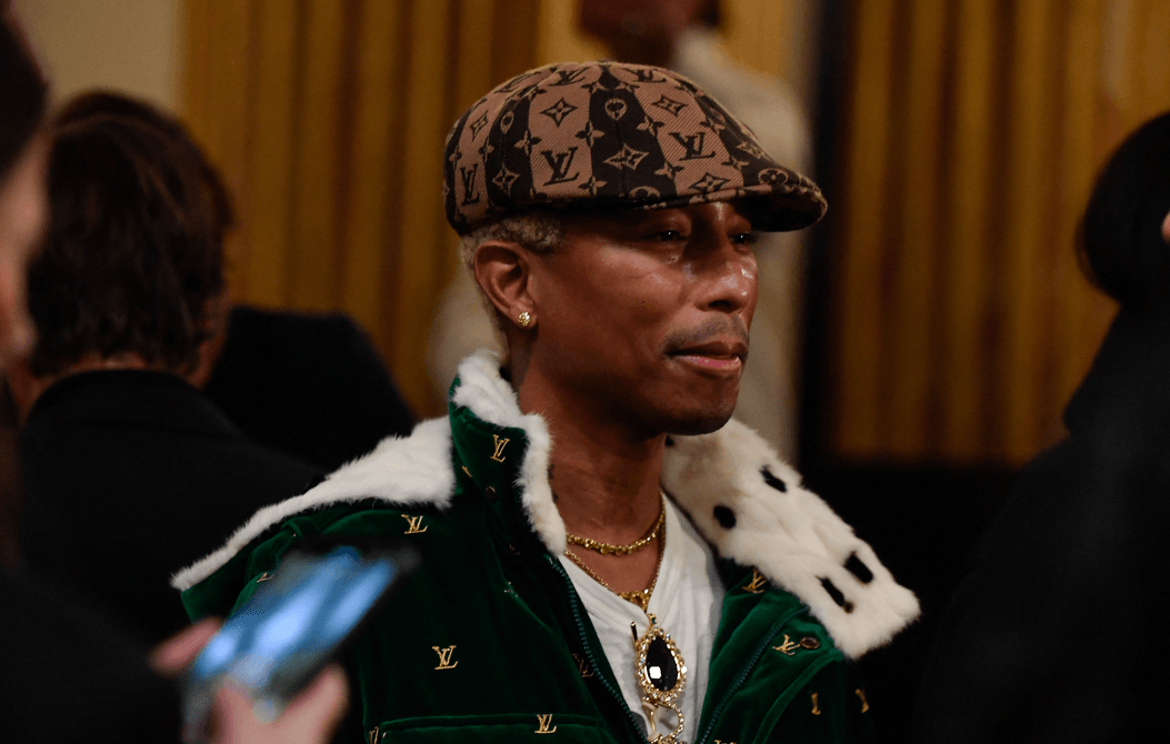 Début Du Premier Défilé De Pharrell Williams Pour Vuitton, Devant ... Début Du Premier Défilé De Pharrell Williams Pour Vuitton, Devant ...