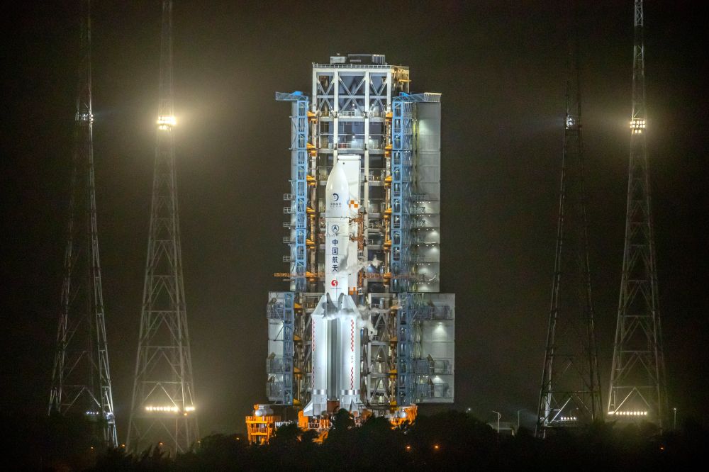 Chinese Probe Begins Excavating Moon After Successful Landing - i24NEWS