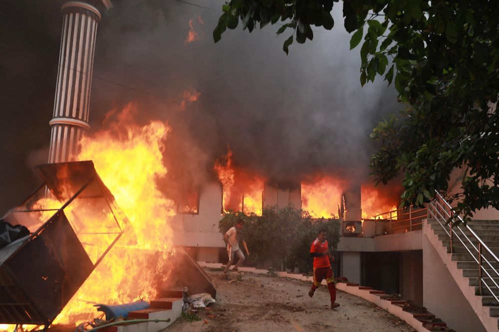 Nepal Sees Deadly Clashes Following Government Collapse - i24NEWS