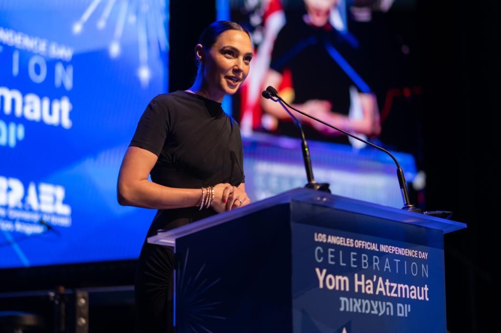 Movie Star Gal Gadot Receives Outstanding Achievement Award - i24NEWS