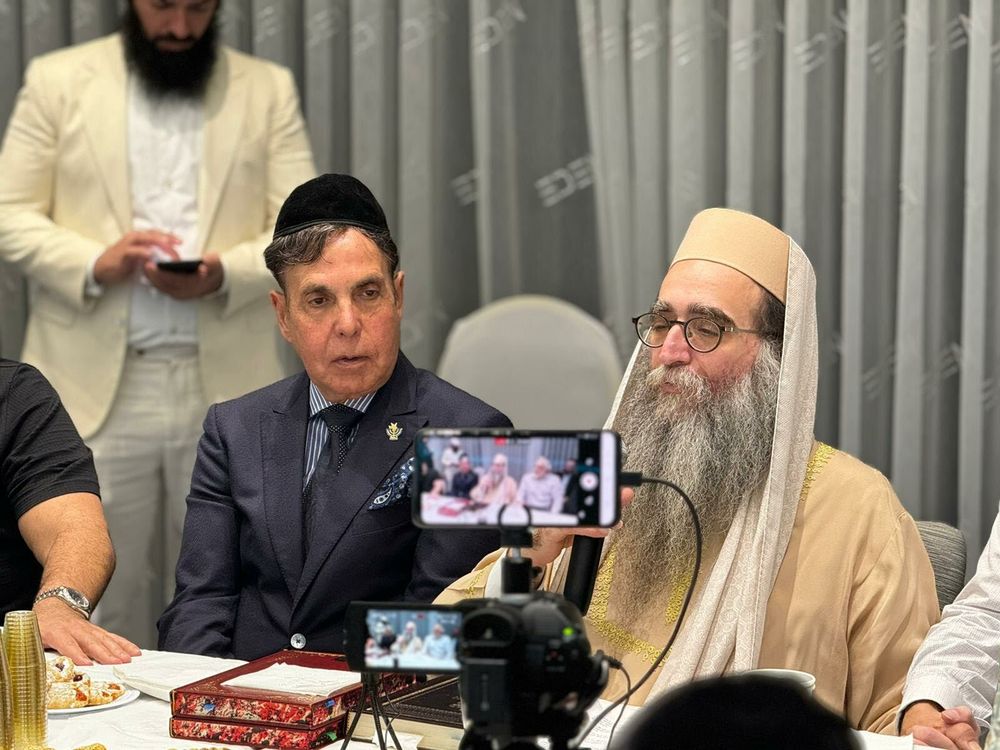 Le Rabbin Pinto À Miami : Devenez Plus Fort Notamment En Observant La ...