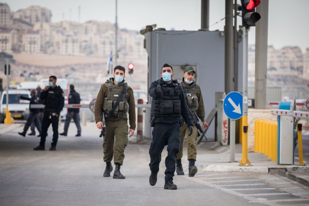 West Bank: Israeli Security Guard Guns Down Palestinian Terrorist At ...