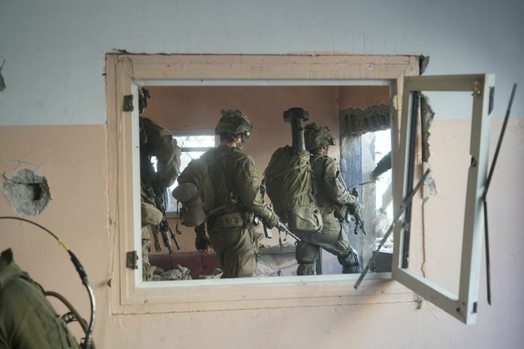 IDF Finds Machine Gun, UN Vest And Humanitarian Aid In Khan Yunis Home ...