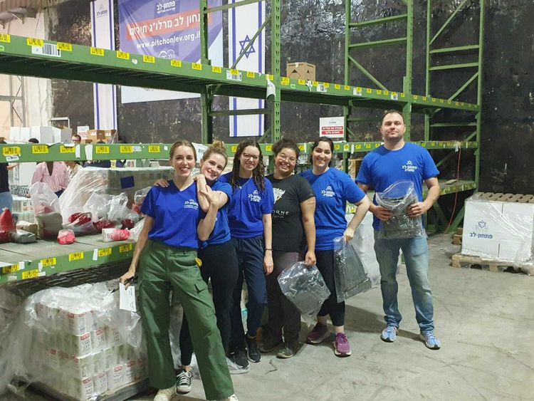 Née Dans Une "secte" Chrétienne, Elle Se Convertit Au Judaïsme Et Fait ...