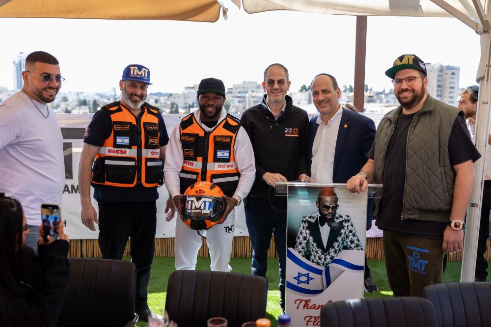 Floyd Mayweather Visits Israel For Solidarity Trip, Receives ...