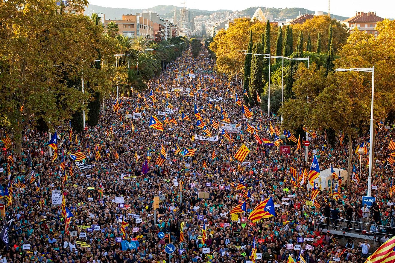 350,000 Protesters Flood Barcelona For Separatist 'freedom' Rally - i24NEWS