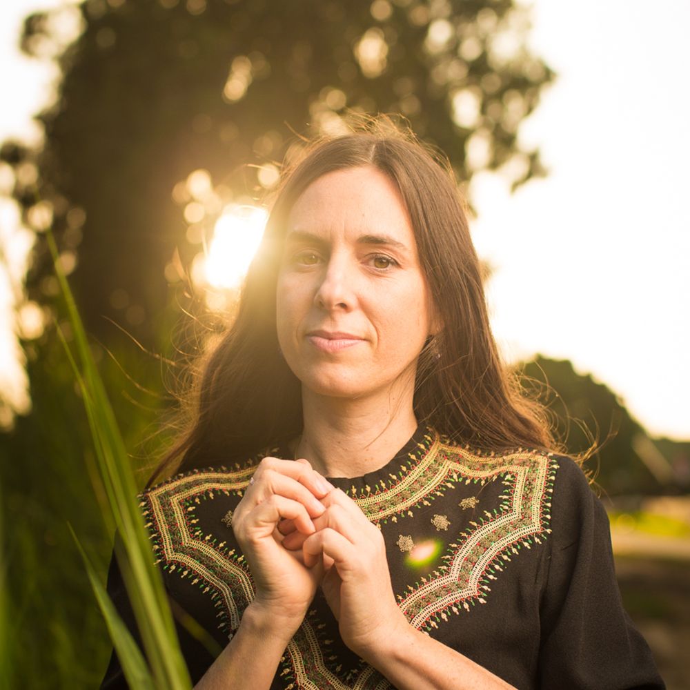 "Chercher La Lumière": L'Israélienne Shimrit Greilsammer Chante Pour Les Otages Du Hamas - i24NEWS