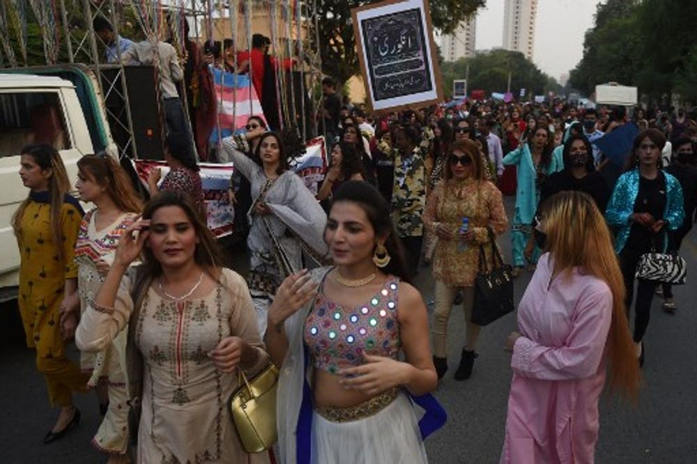 Des Centaines De Militants Transgenres Manifestent Au Pakistan - i24NEWS