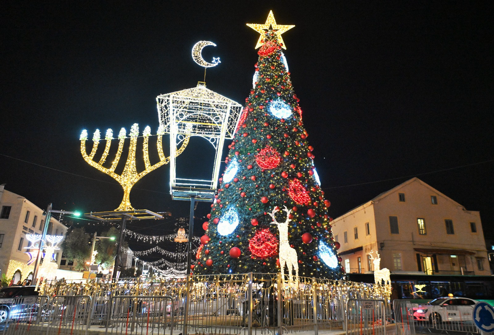 Haïfa : Quand Hanouka Et Noël Illuminent La Même Ville - i24NEWS