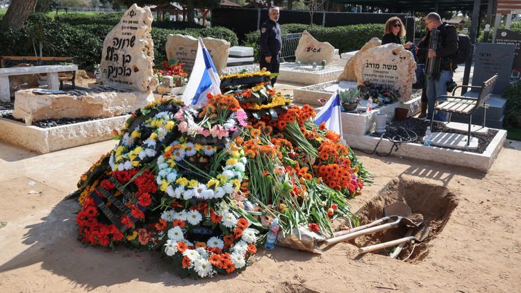 'Watch Over Me So I Don't Sink Into Darkness' – Bibas Family Laid To ...