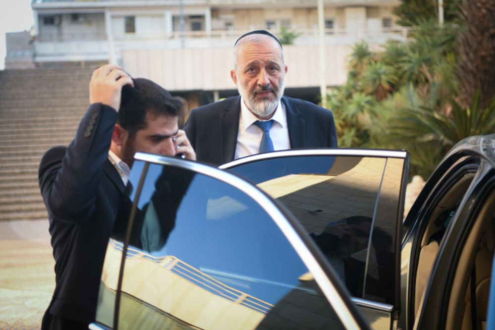 Israel: AG Says Shas's Deri Can't Be Minister - Report - i24NEWS