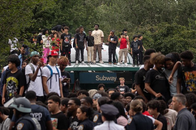 In Photos: New York City Charges Twitch Streamer Kai Cenat For Giveaway ...