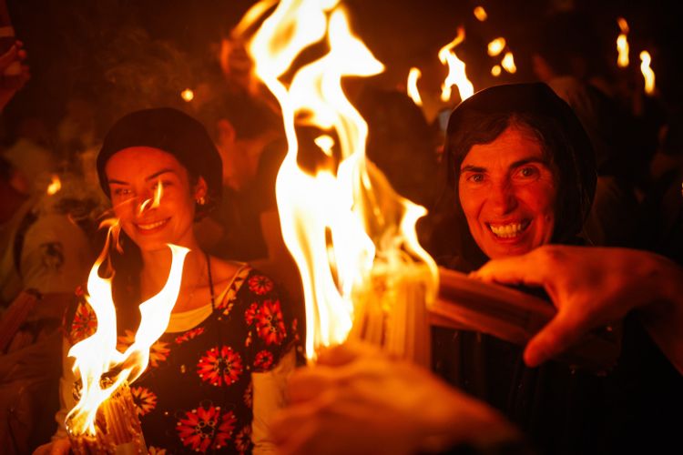 Amid Tensions, Christians Celebrate Holy Fire Ritual In Jerusalem - i24NEWS