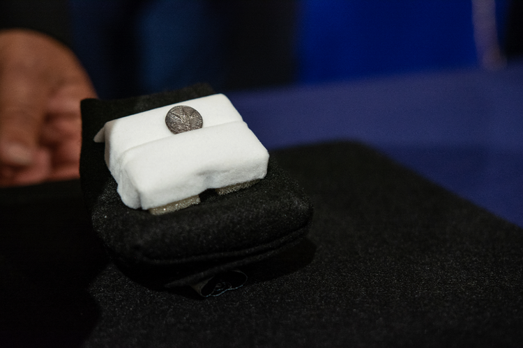 Extremely Rare Quarter-shekel Coin Returned To Israel - i24NEWS