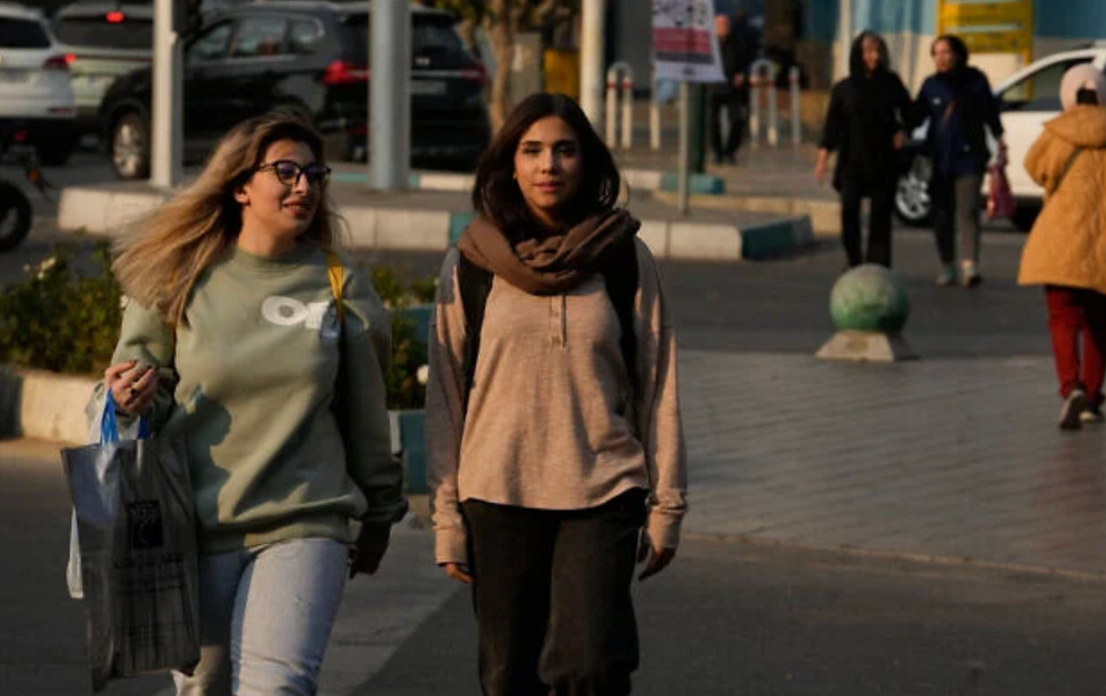 Iran : Face Au Recul Du Port Du Hijab, Des Députés Accusent La Justice ...