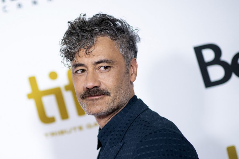 Taika Waititi Dénonce L'intolérance Et Le Fascisme En Interprétant ...