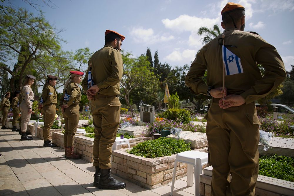 Israel Stands In Somber Silence To Honor Fallen Soldiers And Terror ...