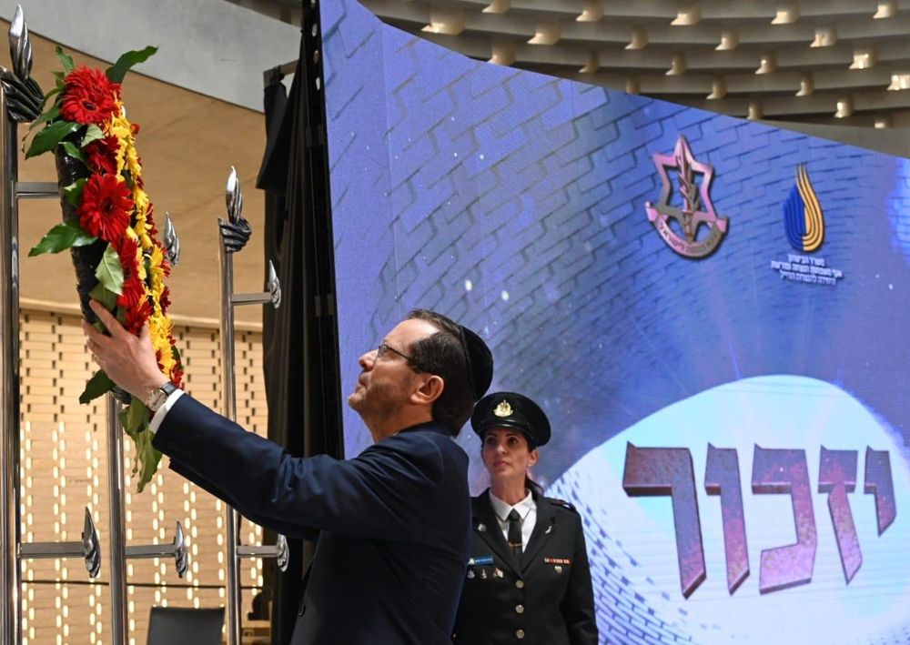 Watch: The Official State Ceremony Honoring Fallen Soldiers - i24NEWS