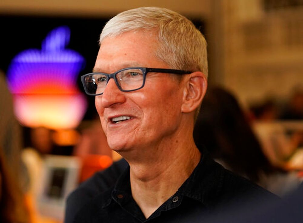 Le PDG D'Apple, Tim Cook, A Demandé Une Réduction De 40% De Son Salaire ...