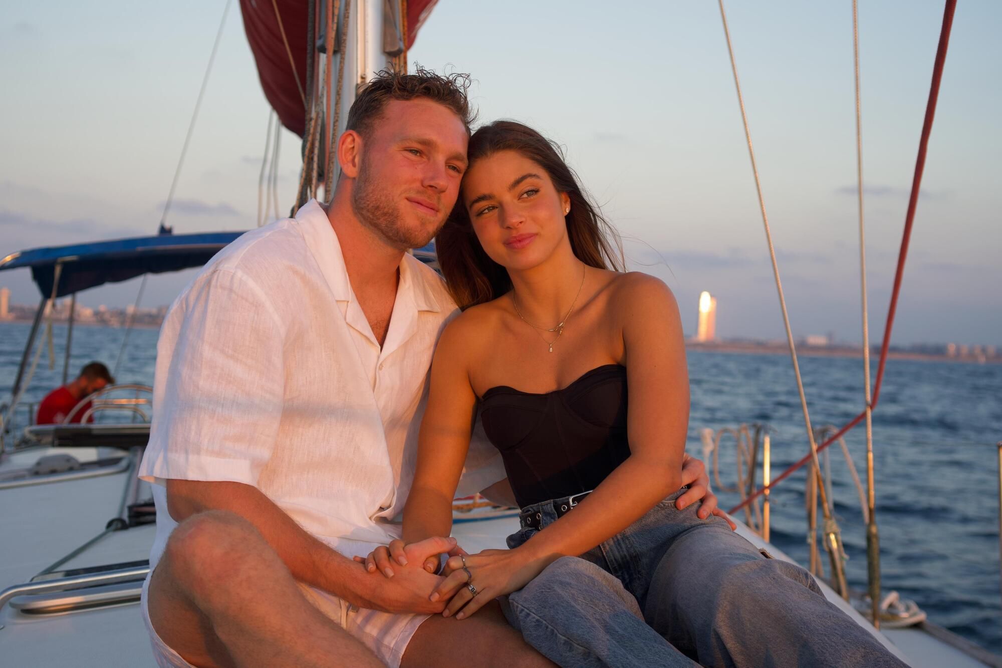 בא לי אותך: נועה קירל התארסה לבן זוגה, הכדורגלן דניאל פרץ - i24NEWS