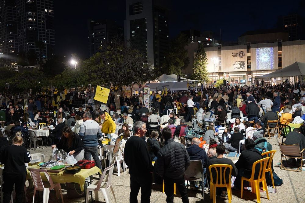 Families Of Gaza Captives Hold Passover Meal At Tel Aviv's Hostages ...