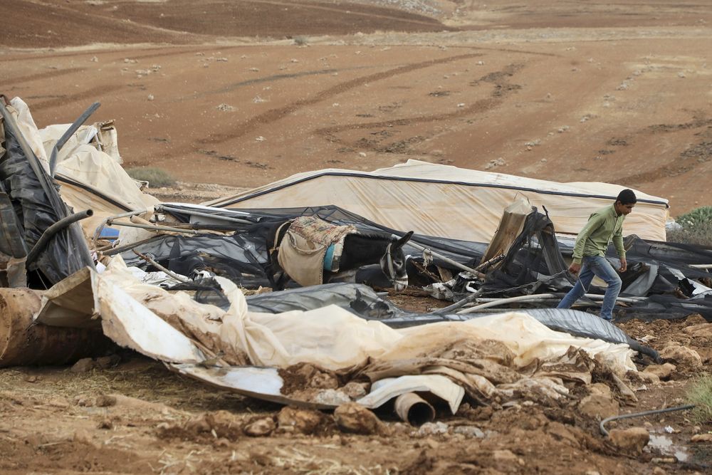 IDF Demolishes Illegal Homes In West Bank - i24NEWS