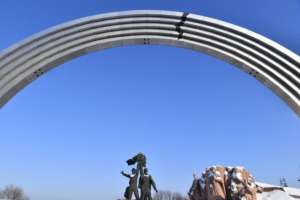 Kyiv Razes Soviet Monument To Ukraine-Russia Friendship - i24NEWS
