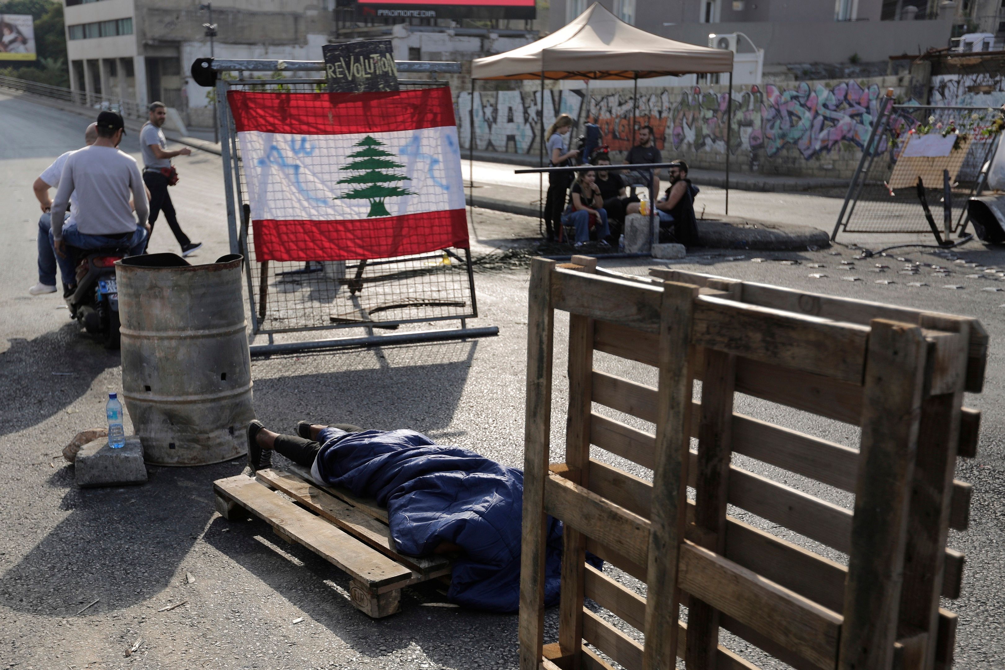 Lebanese Protesters Dismiss Concessions, Block Key Roads - i24NEWS