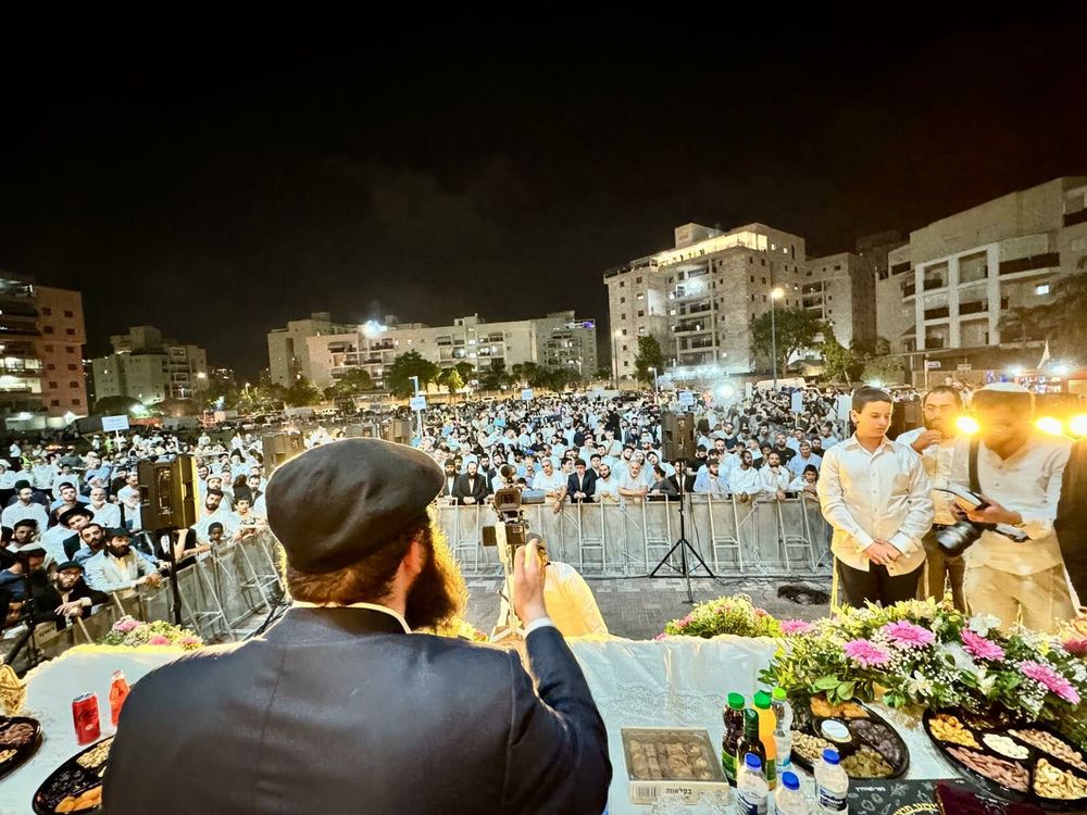 Feux De Joie Et Sermons En Série : Le Rabbin Yoel Pinto A Éclairé ...