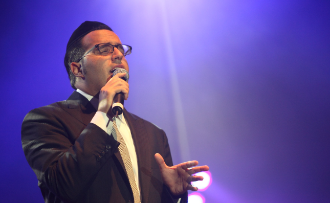 USA: Le Chanteur Hassidique Yaakov Shwekey Chante Pour La Réélection De ...