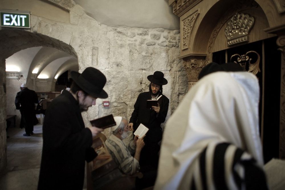 Israel: 66% Of Ultra-Orthodox Jews Use Internet - Report - i24NEWS