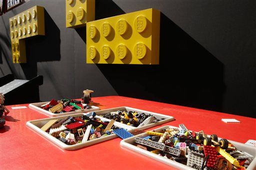 Retailer Raises Thousands In Ukraine Aid With Zelensky LEGO Bricks ...