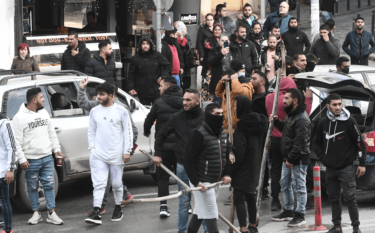 Grèce : La Communauté Rom Dénonce Le "racisme" Et "l'inertie" Des ...