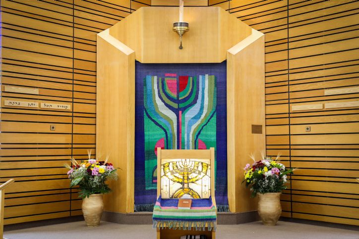 Female Rabbi Achieves Unusual Feat In Orthodox World - i24NEWS