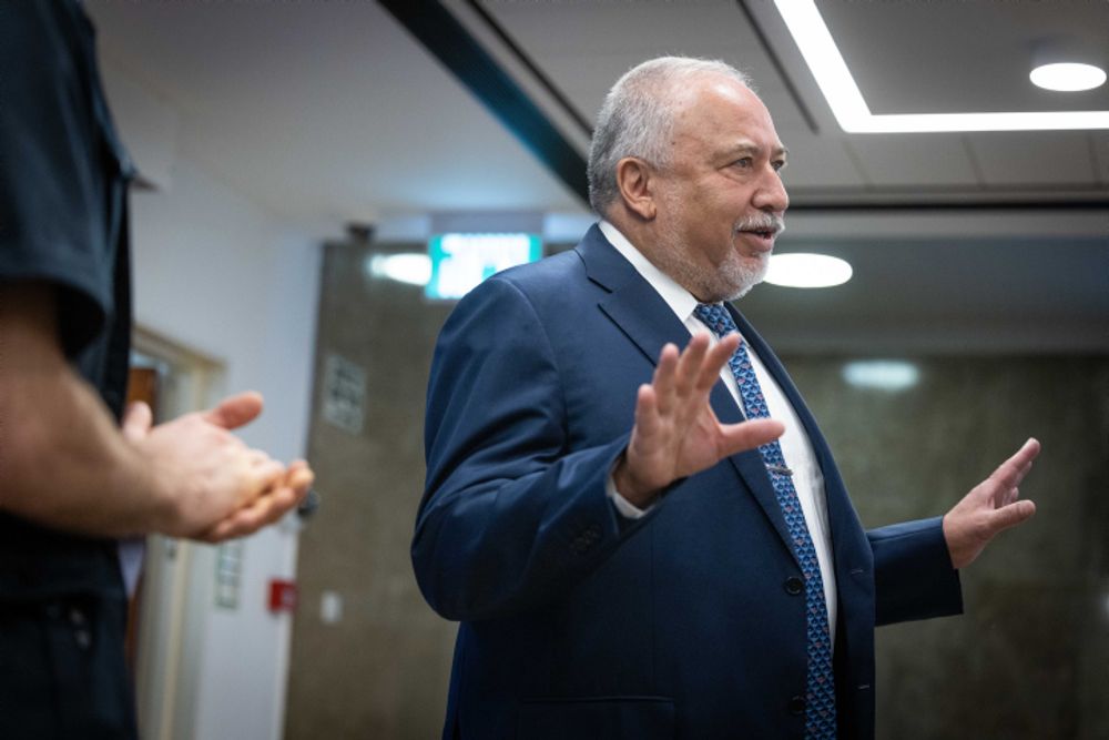 A. Lieberman Qualifie B. Netanyahou De "déchet De La Race Humaine ...