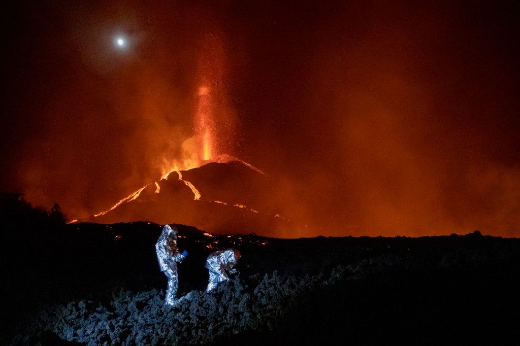 Drones To Rescue Dogs Trapped By La Palma Volcano Eruption - i24NEWS