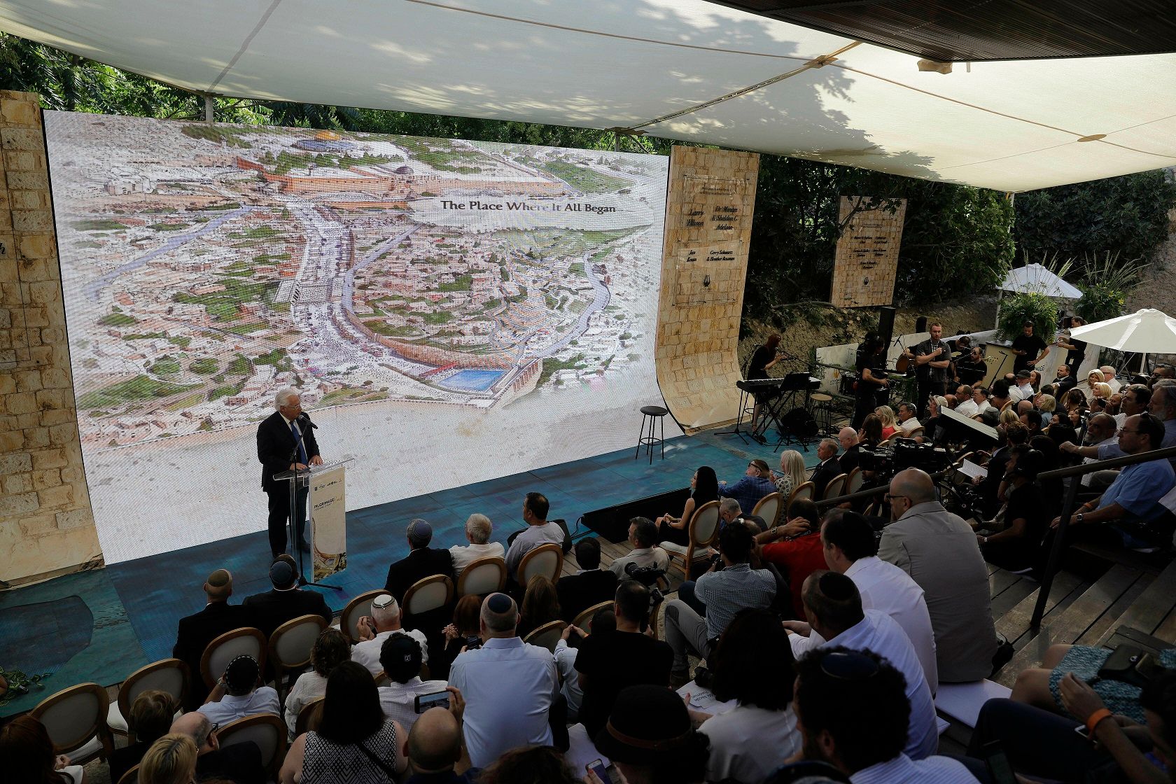Erekat Says US Officials Inaugurated Settlers' 'fake' Archaeology ...