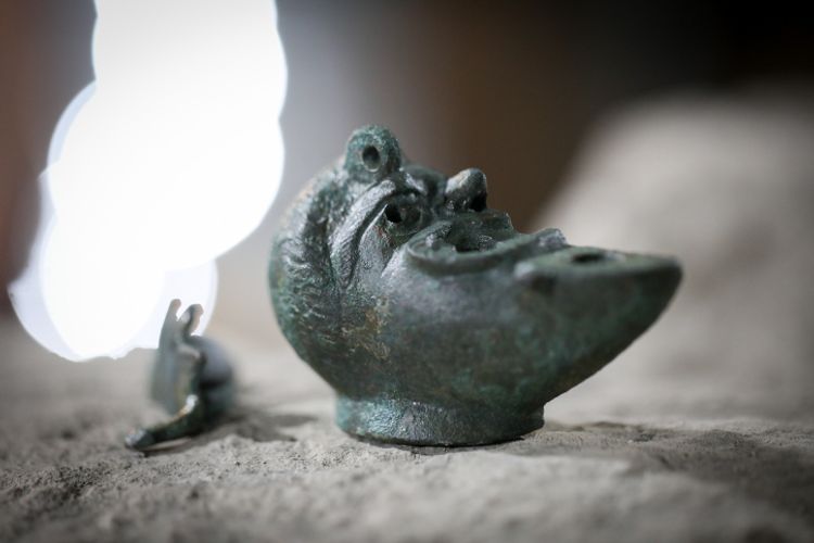 Israeli Agency Says Lost Ancient Oil Lamps Are Found At Trump's Mar-a ...