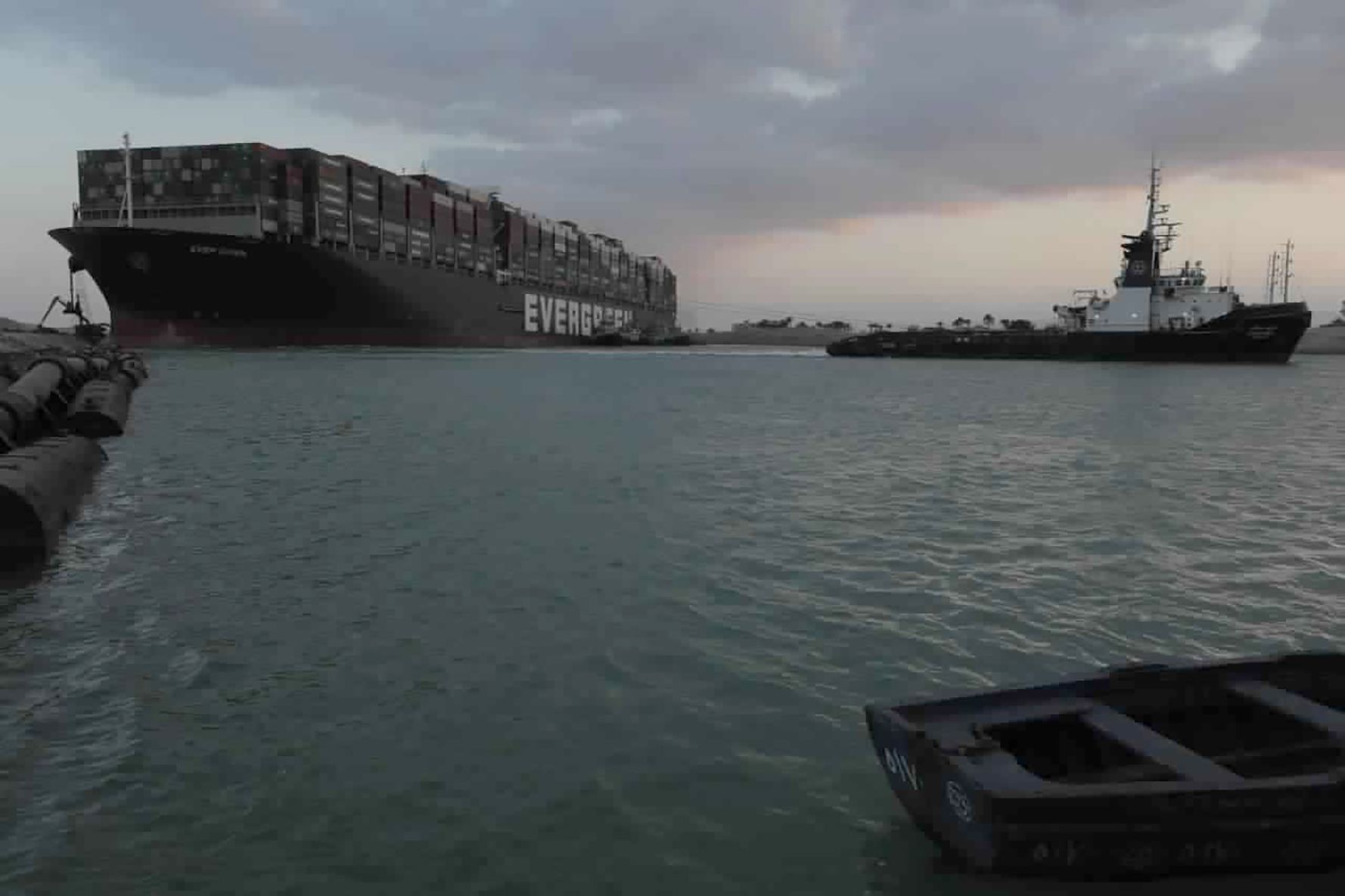 Experts Hope Sunday's High Tide Will Help Dislodge Massive Ship ...