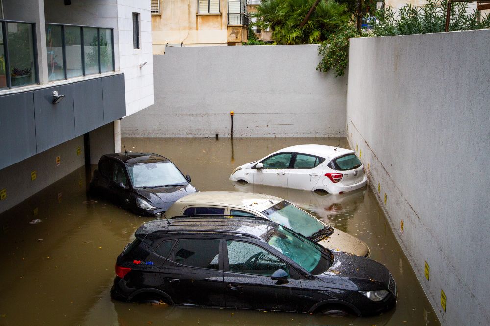 Weekend Rains Cause Severe Flooding In Central Israel - i24NEWS