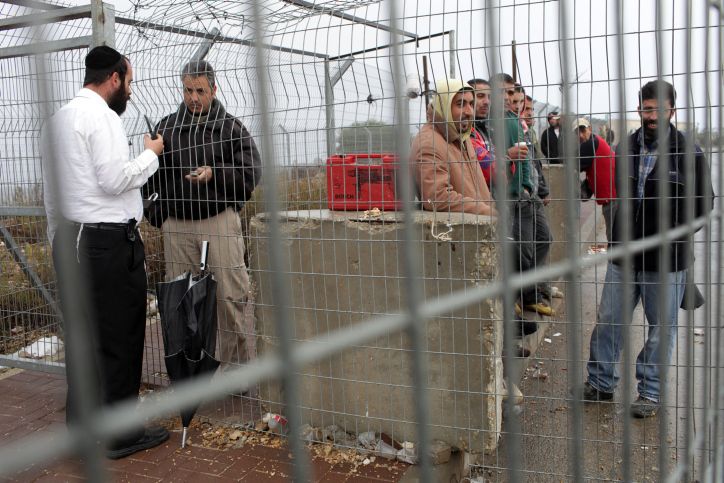 Israel Issues 16,000 More Work Permits For Palestinian Laborers - i24NEWS